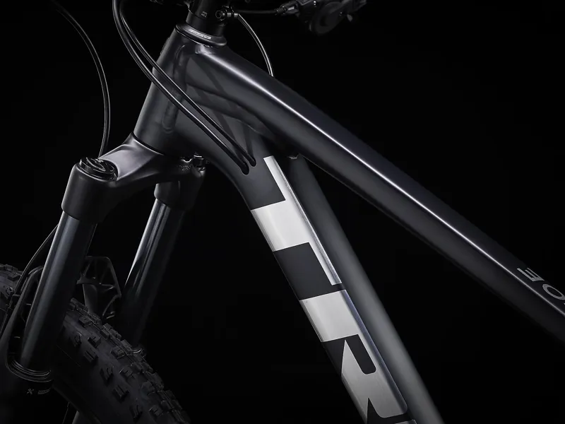 TREK Roscoe 7 Hardtail Mountain Bike in Matte Trek Black